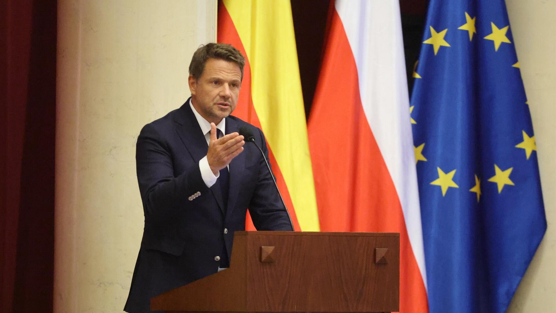 Zakaz sprzedaży alkoholu w innych godzinach? Trzaskowski chwali ...