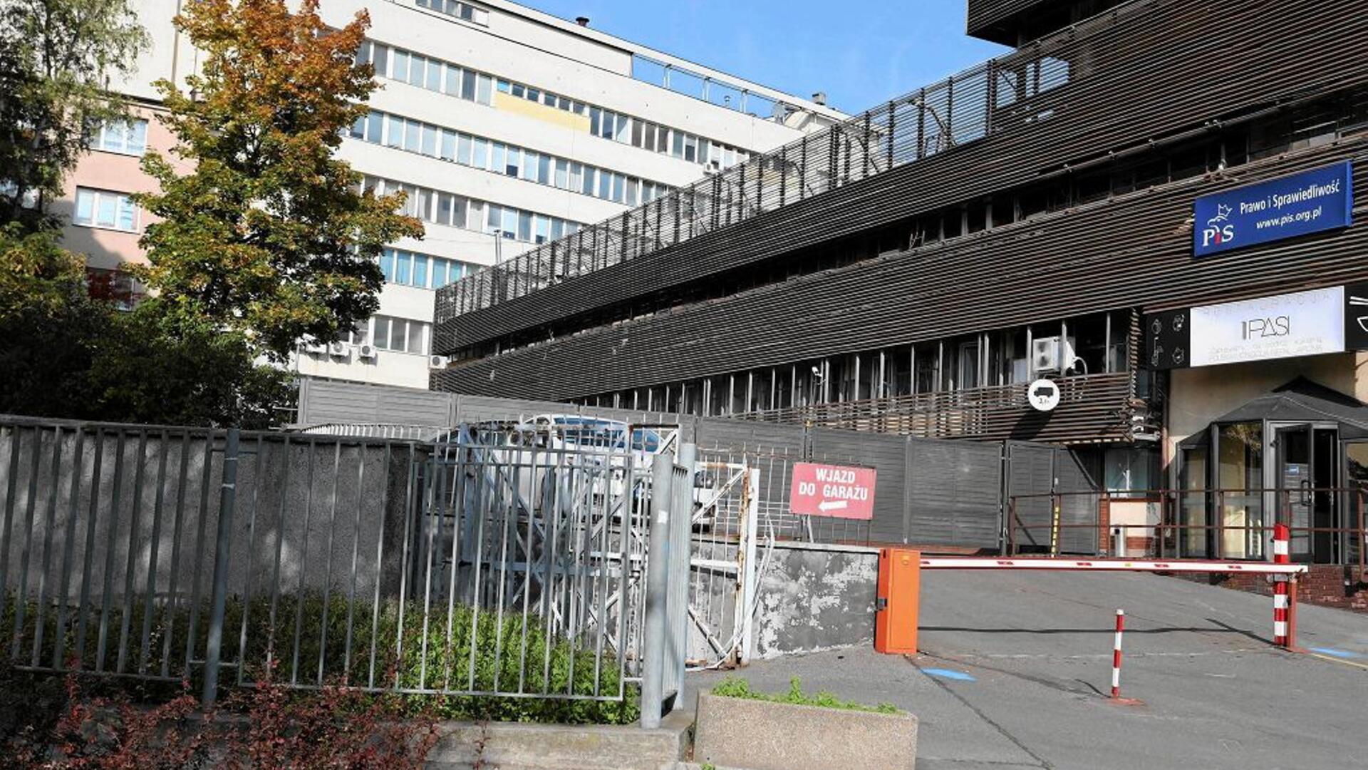 20-latek próbował wtargnąć do siedziby PiS. Mężczyzna nie został ...